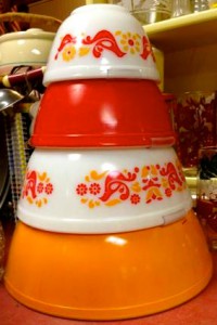 Vintage Pyrex 101: A Guide to Pyrex | Estate Sale Blog