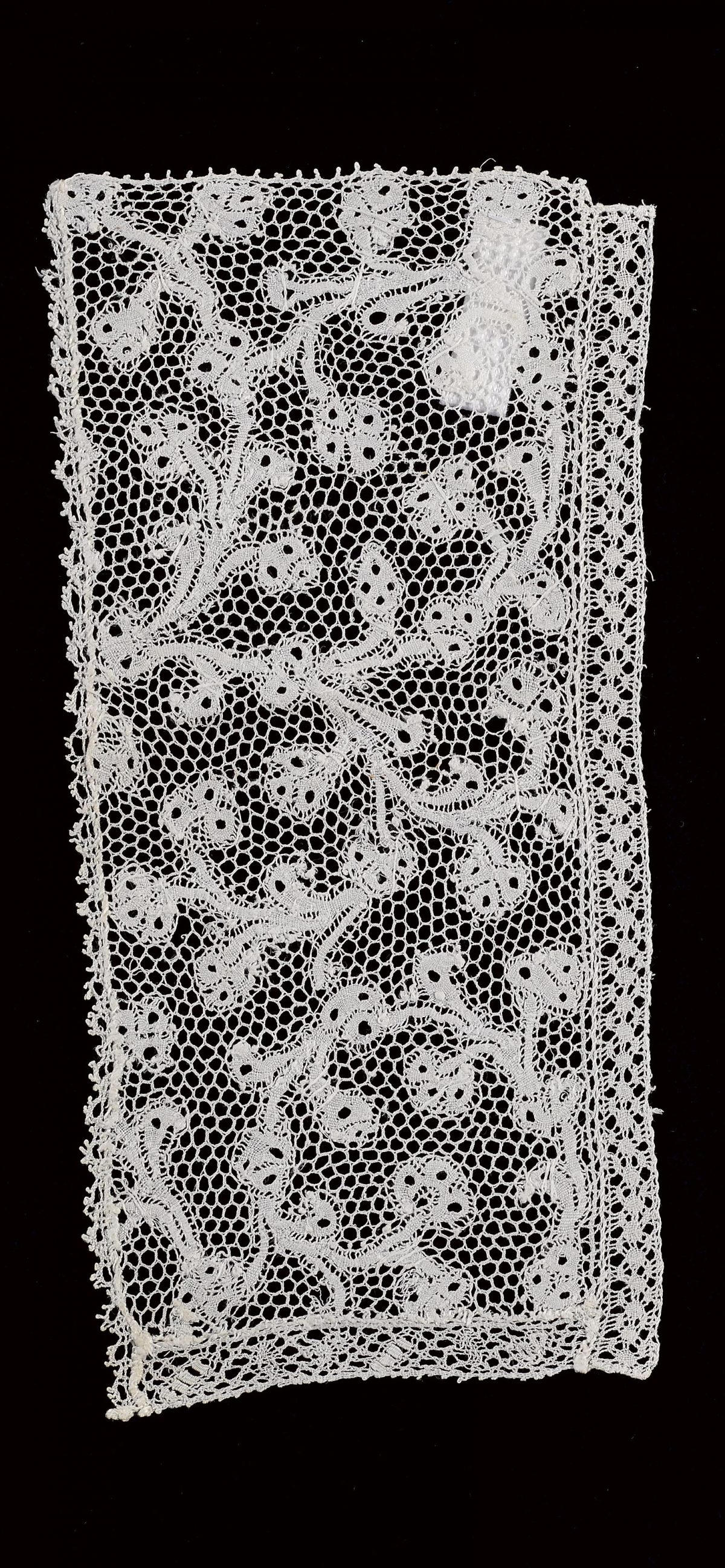 From Lace Tablecloths to Cotton Towels: The Fancy World of Vintage ...