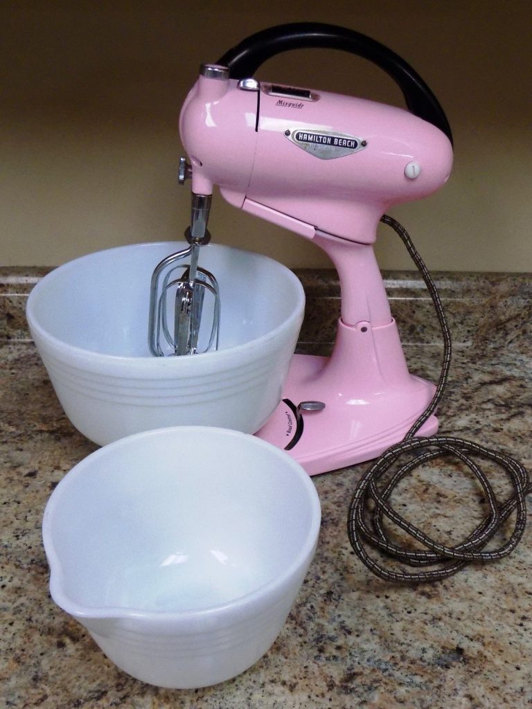 Everything You Need for the Vintage Kitchen of Your Dreams - Estate ...