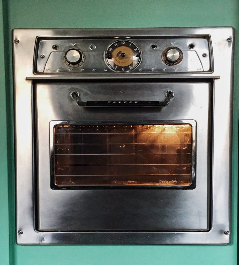 Outfitting Your Retro Kitchen - Estate Sale Blog