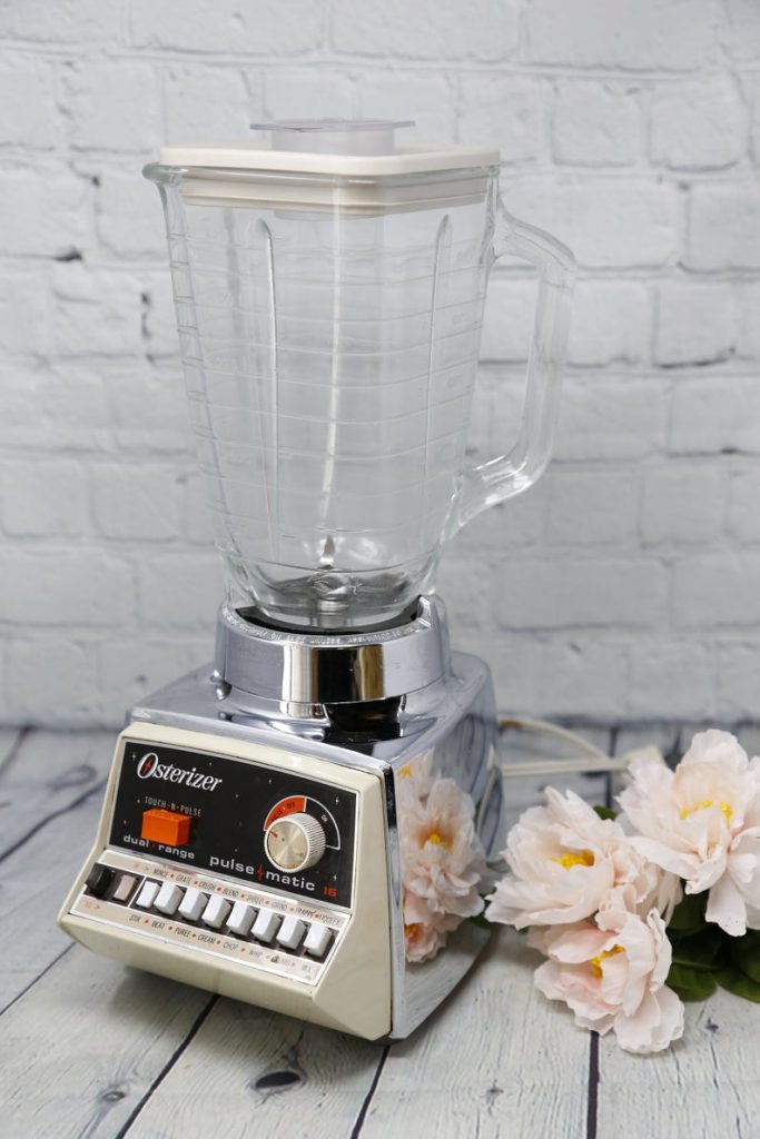 Outfitting Your Retro Kitchen - Estate Sale Blog