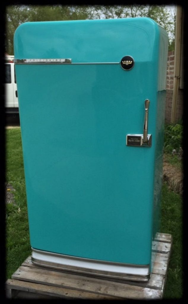 Outfitting Your Retro Kitchen - Estate Sale Blog