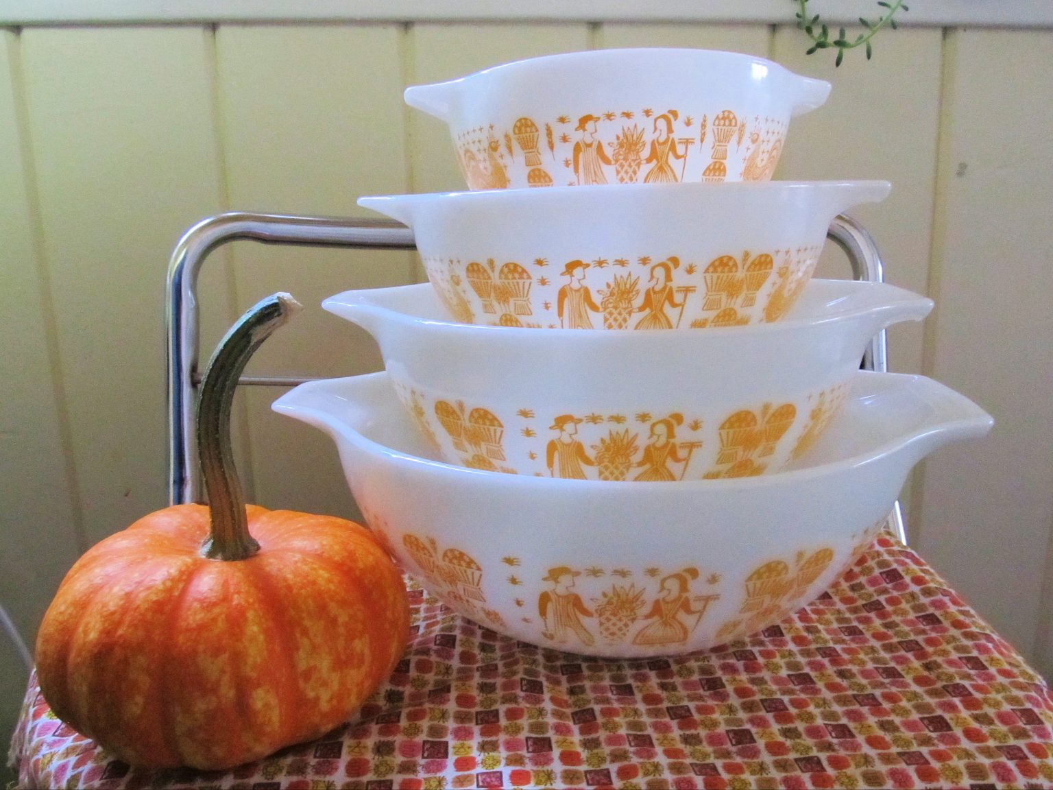 A Guide to the Most Rare Vintage Pyrex - Estate Sale Blog