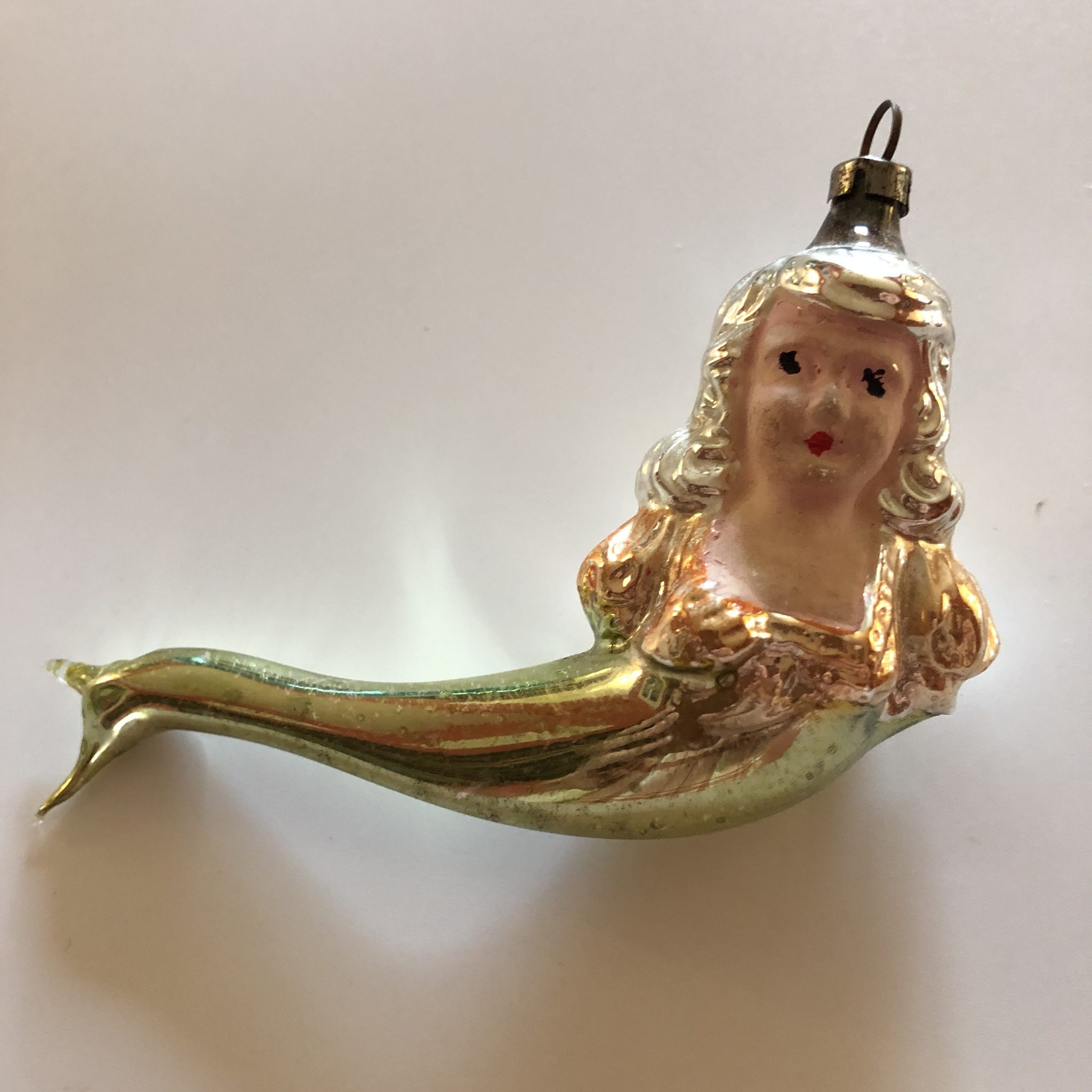 The Ultimate Guide to Vintage Christmas Decorating - Estate Sale Blog